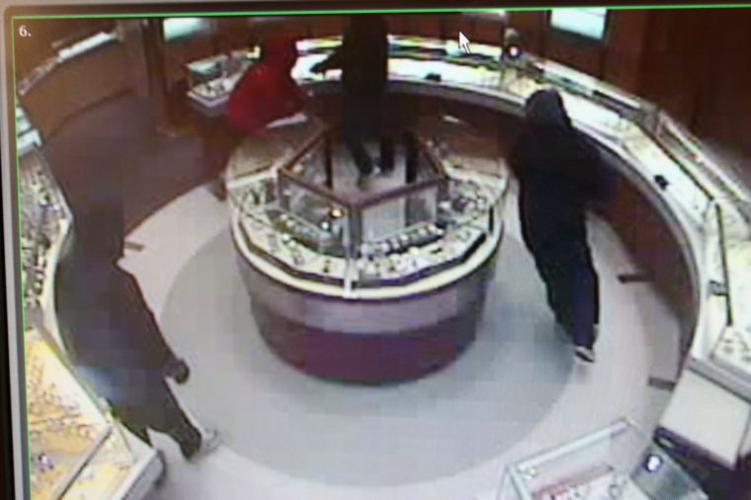 Police hunt Pentagon City Mall smash-and-grab Rolex thieves | Public ...