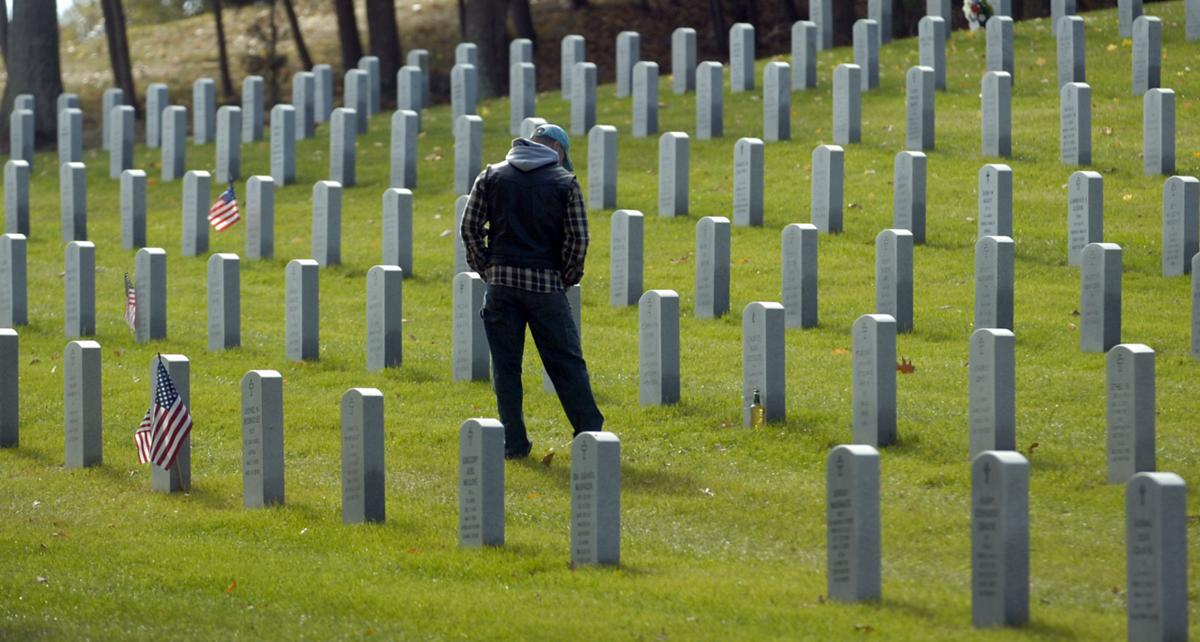 PHOTOS: Marine Corps' commandant joins Veterans Day remembrance at ...
