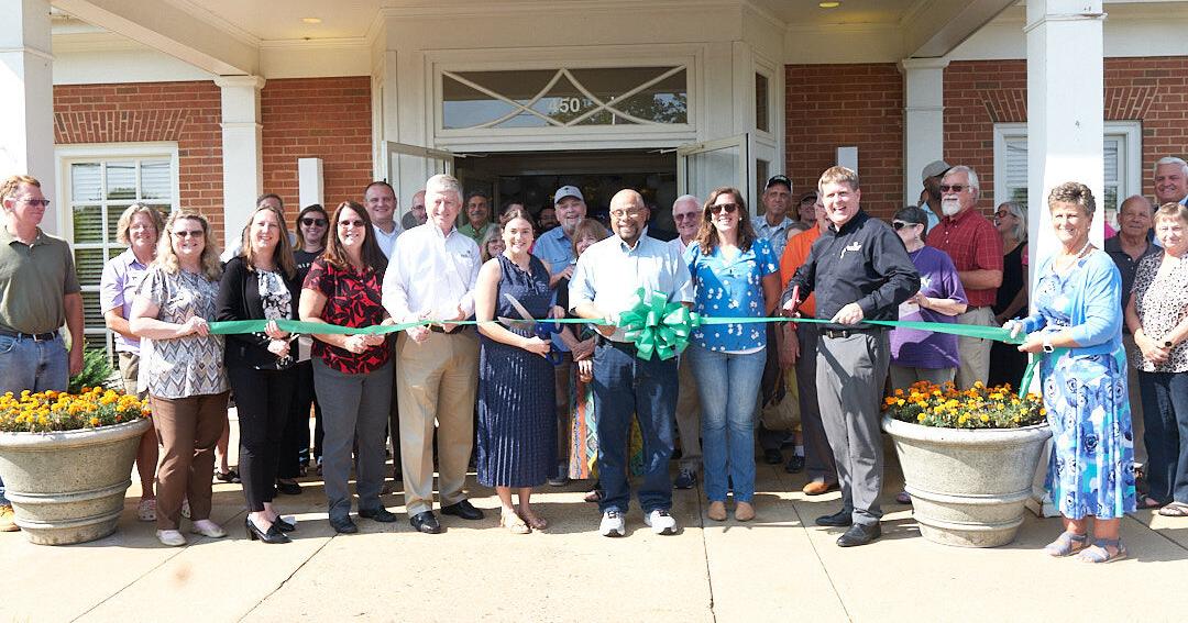 Angela Lane, Branch Mngr, Cuts Ribbon.jpg | | insidenova.com