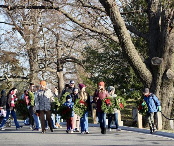 More than 260,000 wreaths now adorn Arlington National Cemetery thanks ...