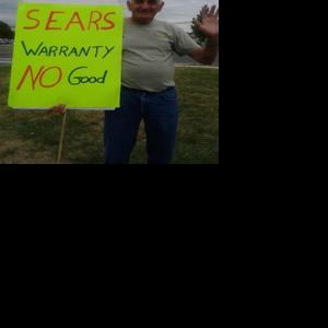 Idaho man pickets Manassas Mall Sears store | Local | insidenova.com