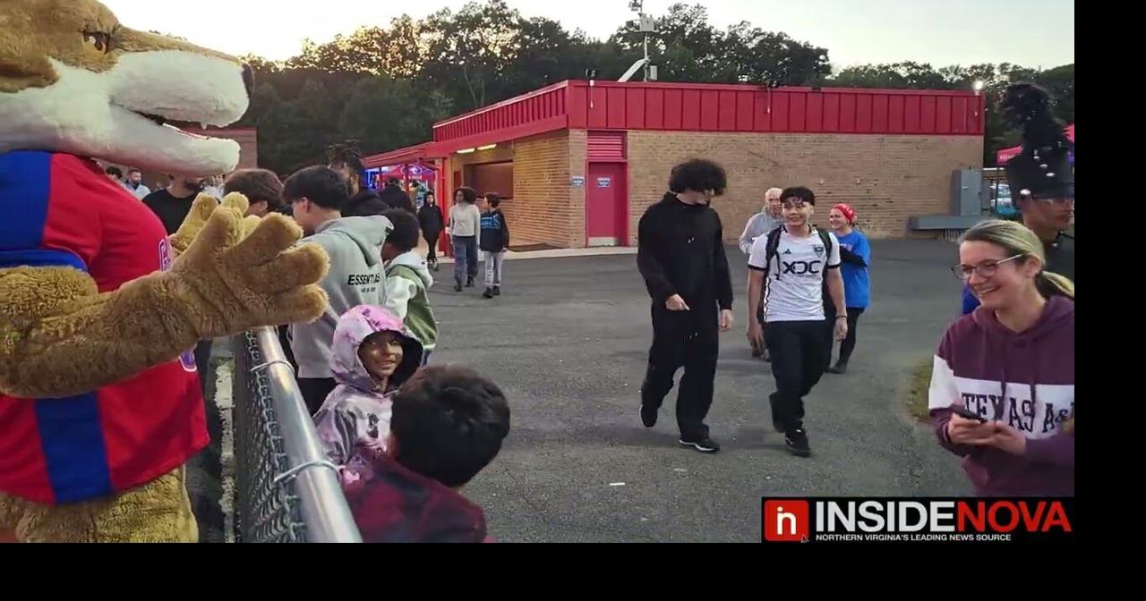 VIDEO: Watch Gar-Field's Big Red mascot greet fans | Sports ...