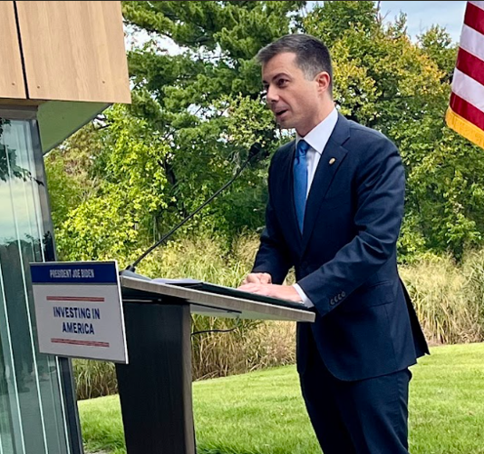 Buttigieg, federal lawmakers celebrate Long Bridge Project ...