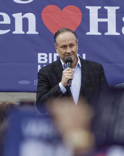 Doug Emhoff campaigns in Manassas as early in-person voting wraps up ...