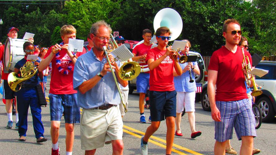 PHOTOS: Barcroft community salutes independence | Multimedia ...