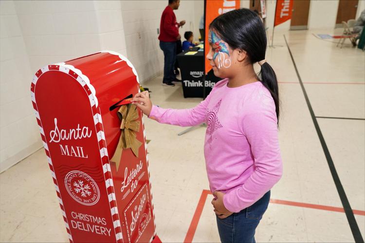 Santa, smiles and the holiday spirit in Manassas | Prince William ...