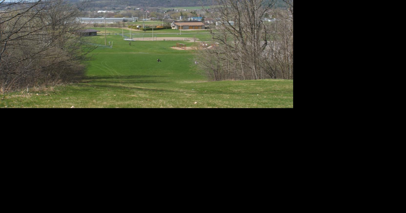 Renfrew, Greater Madawaska sign shared recreation services agreement