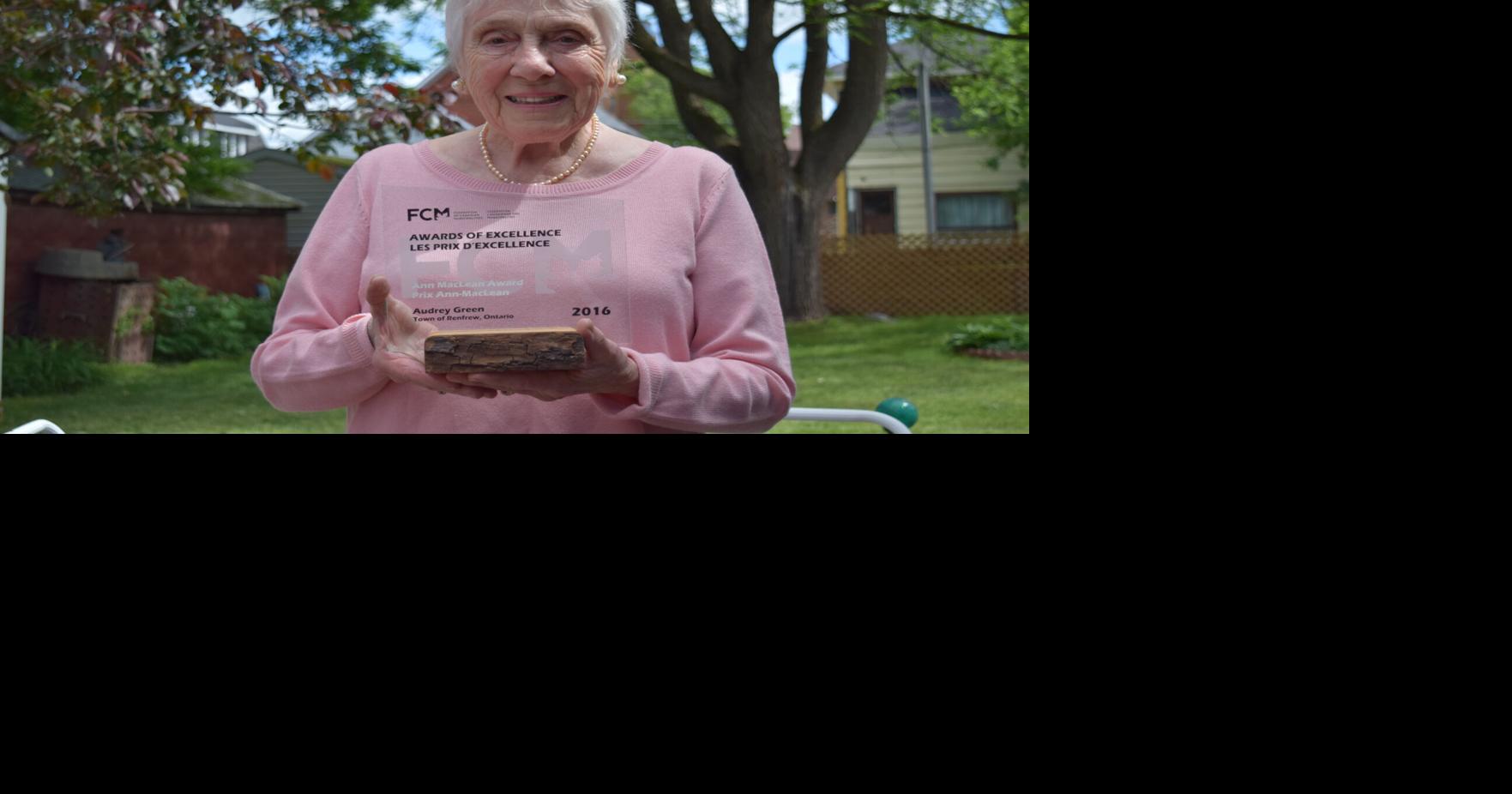 Former Renfrew Mayor Audrey Green wins prestigious Ann MacLean award