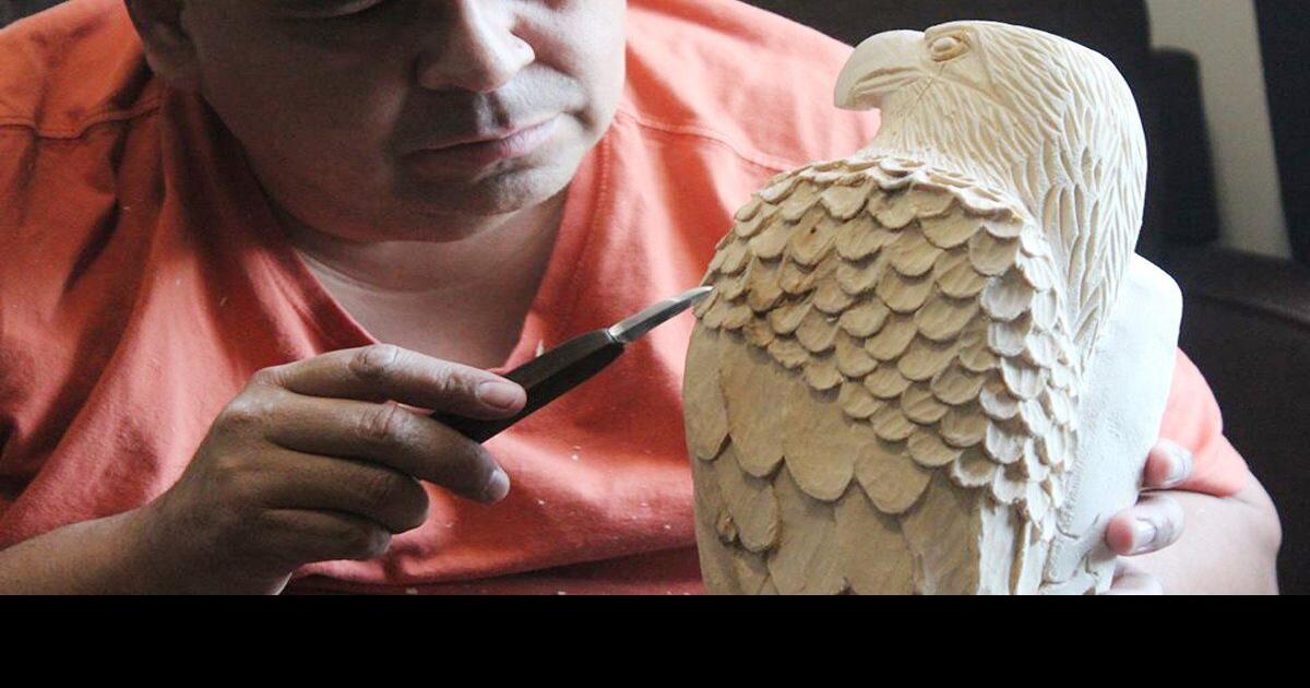 Indigenous carver Nish Nabie at Renfrew Art Guild