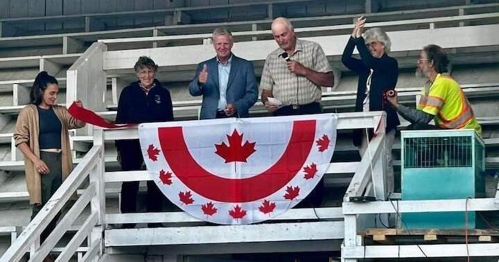 New roof for covered wooden grandstand in Almonte