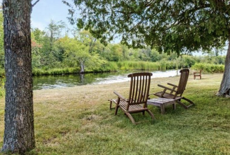 Perth waterfront property listed for $1.9 million