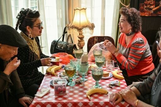 Shanghai's elderly waltz back to the past at lunchtime dance halls ...