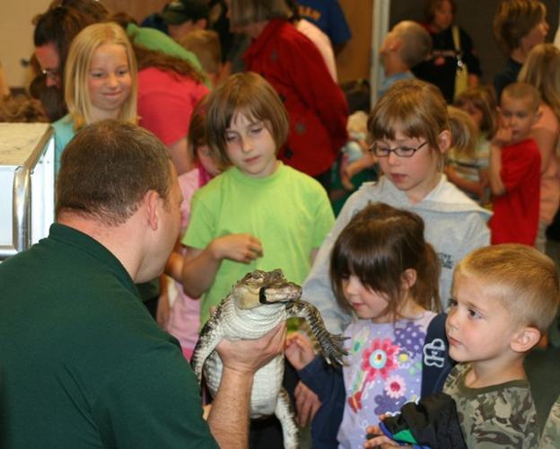 [photos] Kids pet an alligator at the library | | isanti ...