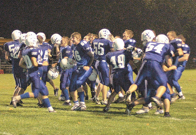 Homecoming kicks | | isanti-chisagocountystar.com