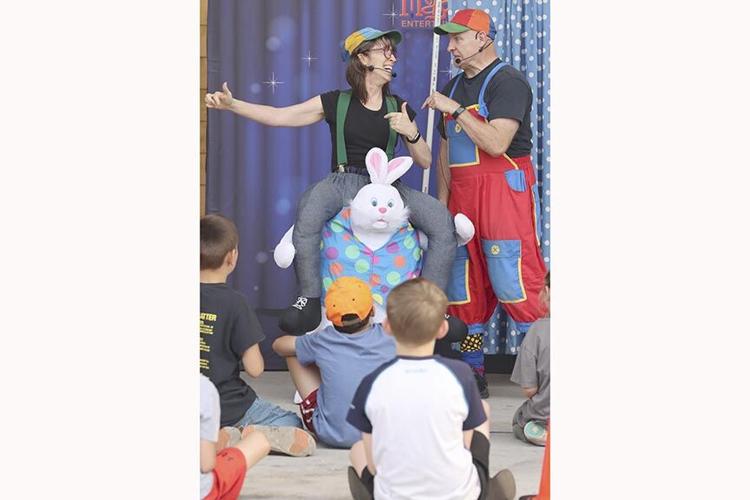 Kids go nuts for comedy duo | News | isanti-chisagocountystar.com
