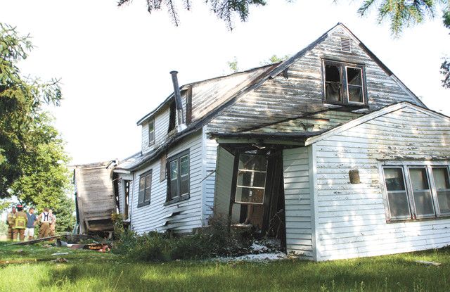 Gas explosion burns man, destroys home | | isanti-chisagocountystar.com