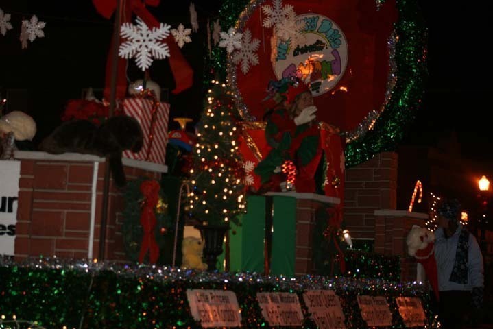 Snowflake Parade | | isanti-chisagocountystar.com