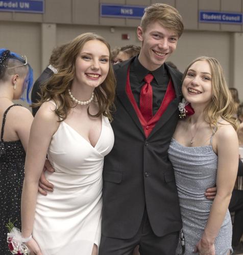 CIHS prom-goers give a nod to ‘Old Hollywood’ | News | isanti ...