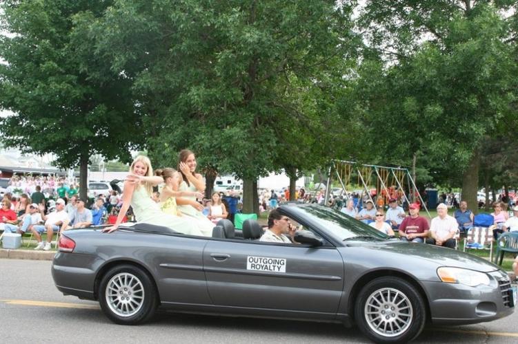 Saturday: Were you SIGHTED at the Fair Parade? | | isanti ...