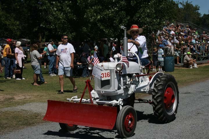 Almelund Threshing Show | | isanti-chisagocountystar.com