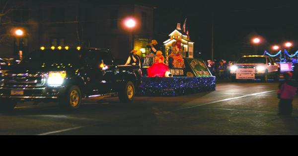 Keeping warm with holiday cheer; Hundreds gather in frigid temps to ...