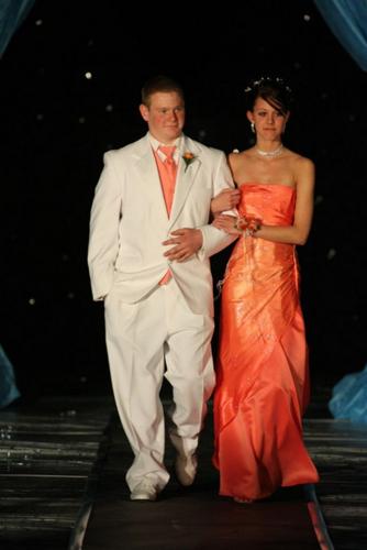 [photos] A 'Something Beautiful' Prom | | isanti-chisagocountystar.com