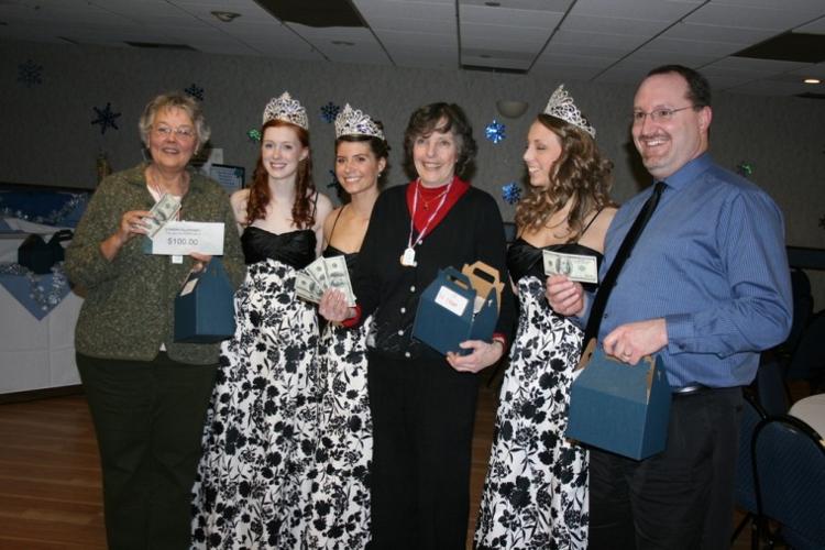 [photos]Cambridge Fun Frolic attendees hope for big bucks | | isanti ...
