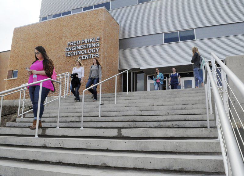 Students get ‘new start’ in Fred Pirkle Engineering Techology Center ...
