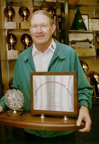 Joe Clements honored by peers as he's inducted to THSCA Hall of Honor ...