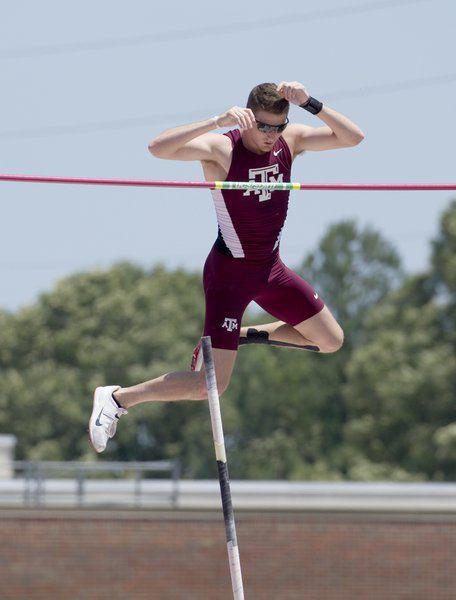 Wyatt wins second straight pole vault title at SEC Indoor Championships ...