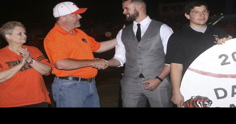 Trinity great Dallas Gallant honored, sees number retired | Sports ...