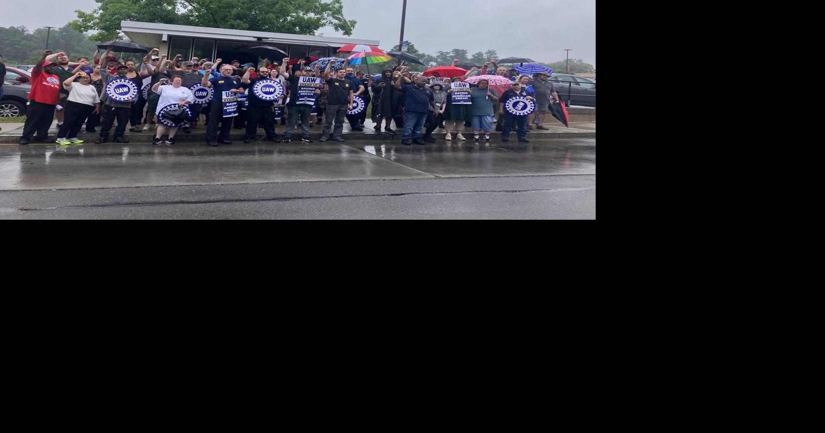 UAW Local 2300 Members Rally As Bargaining Continues With Expired ...
