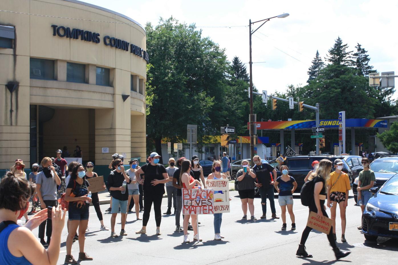 Police chief presents guidelines for officer and public behavior at ...