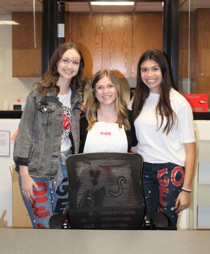 Honoring an educator: RHS students use balloon release to say goodbye ...