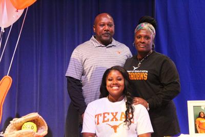 Whitaker to take big bat to Austin, set to join Longhorn Softball ...