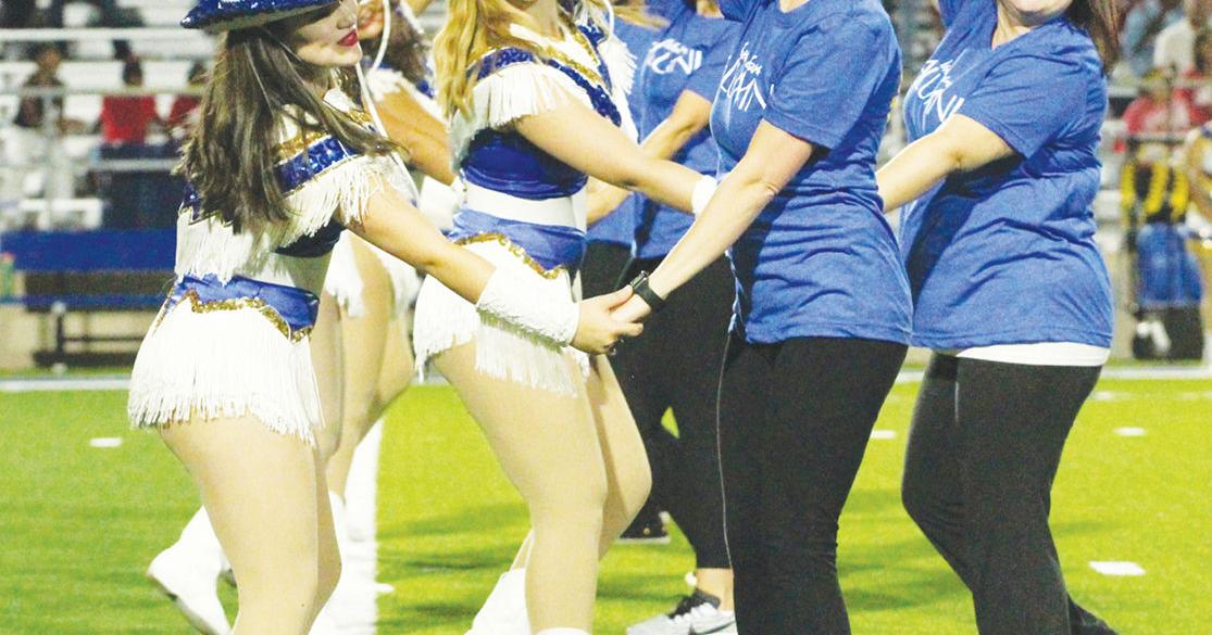 Charmers, band perform for the fans | News | jacksonvilleprogress.com