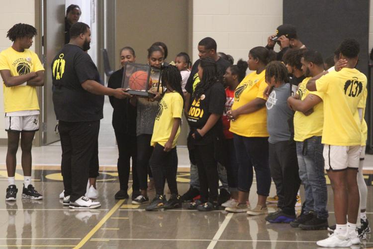 Alto beats Overton 55-45 in first game played on Devonte Mumphrey ...