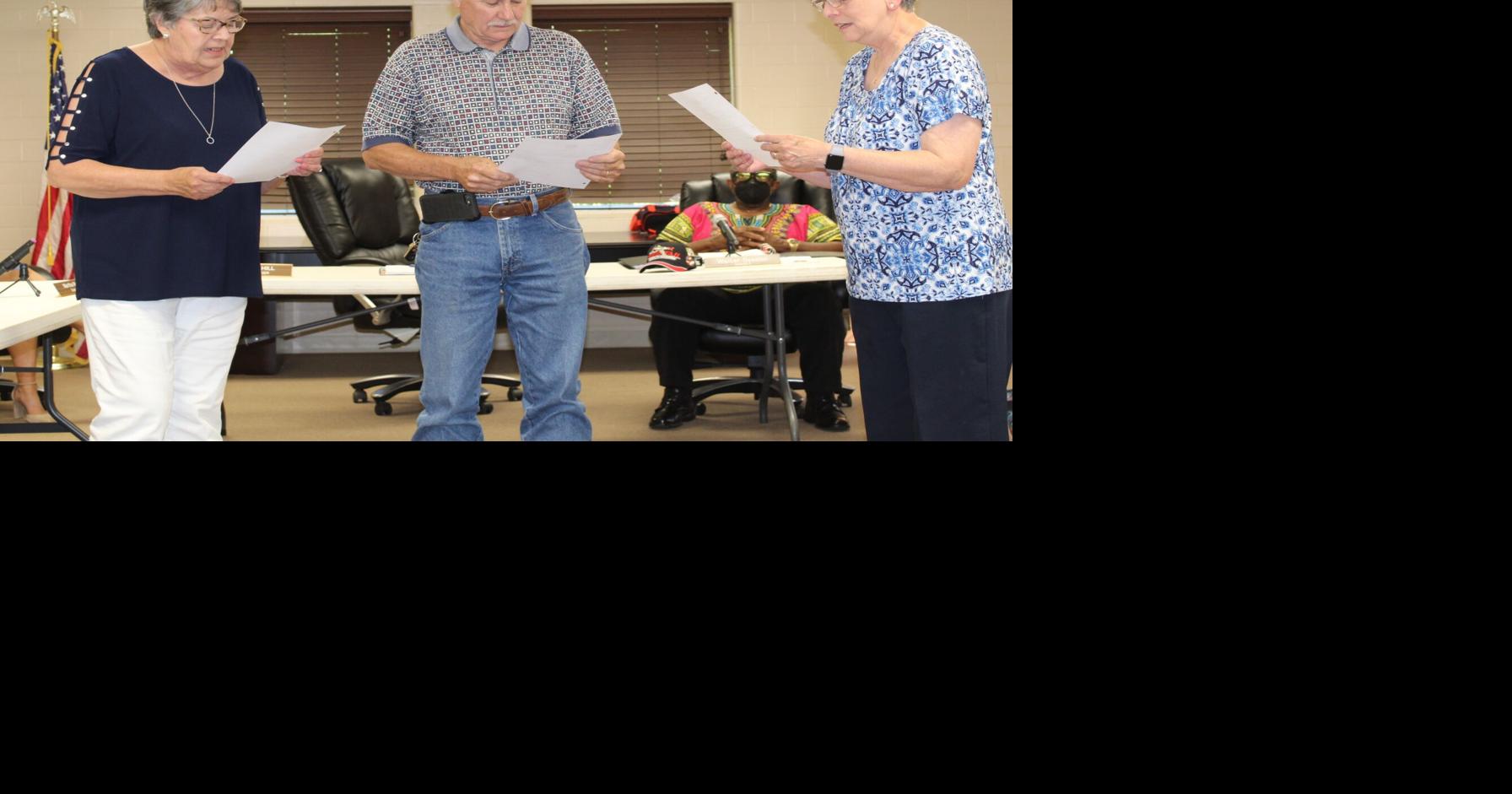 Rusk mayor swears in elected council members | News ...
