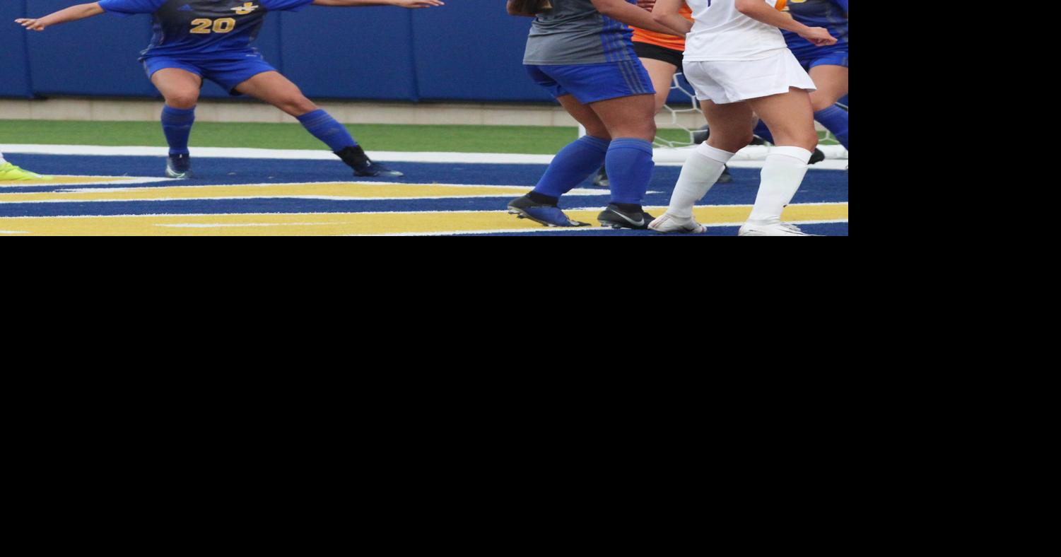 FRONT AND CENTER: Priscilla Gallegos, Jacksonville High School | Sports | jacksonvilleprogress.com