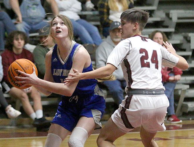 Bison thunder past rival Section | Sports | jcsentinel.com