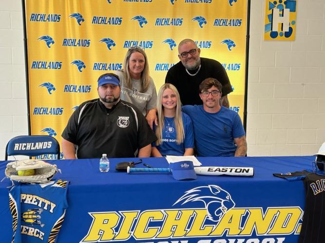 Richlands softball trio signs to play in college | Sports | jdnews.com