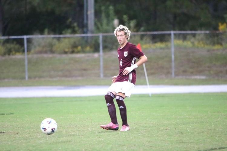 Sumner soccer clash: Dixon brothers play against coaching father ...