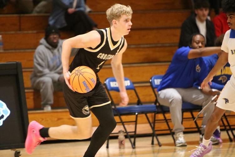 Croatan holds off Richlands in boys basketball | Sports | jdnews.com