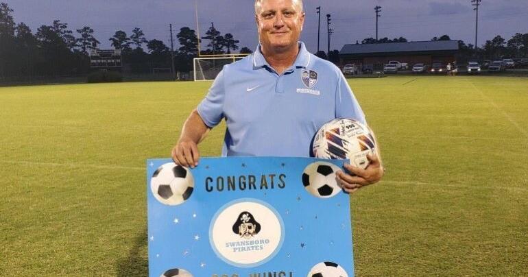 Swansboro soccer coach Doug Kidd earns win No. 900 | Sports | jdnews.com
