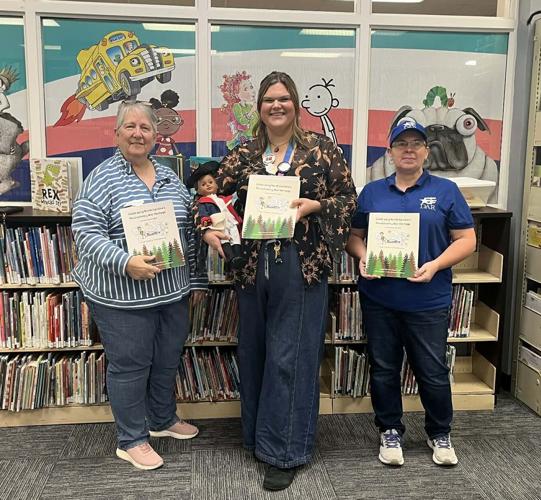 DAR donates Revolutionary War activity books to library | Local News ...