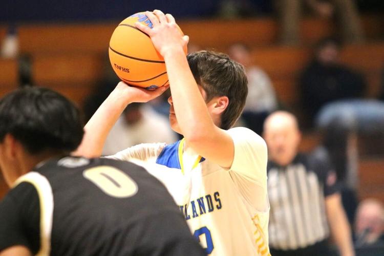 Croatan holds off Richlands in boys basketball | Sports | jdnews.com