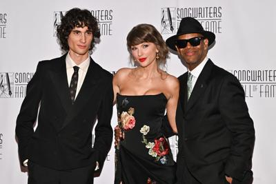 Taylor Swift becomes the youngest woman inducted into the Songwriters ...