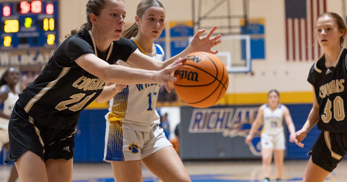 PHOTOS: Croatan girls' basketball tops Richlands, wins Coastal ...