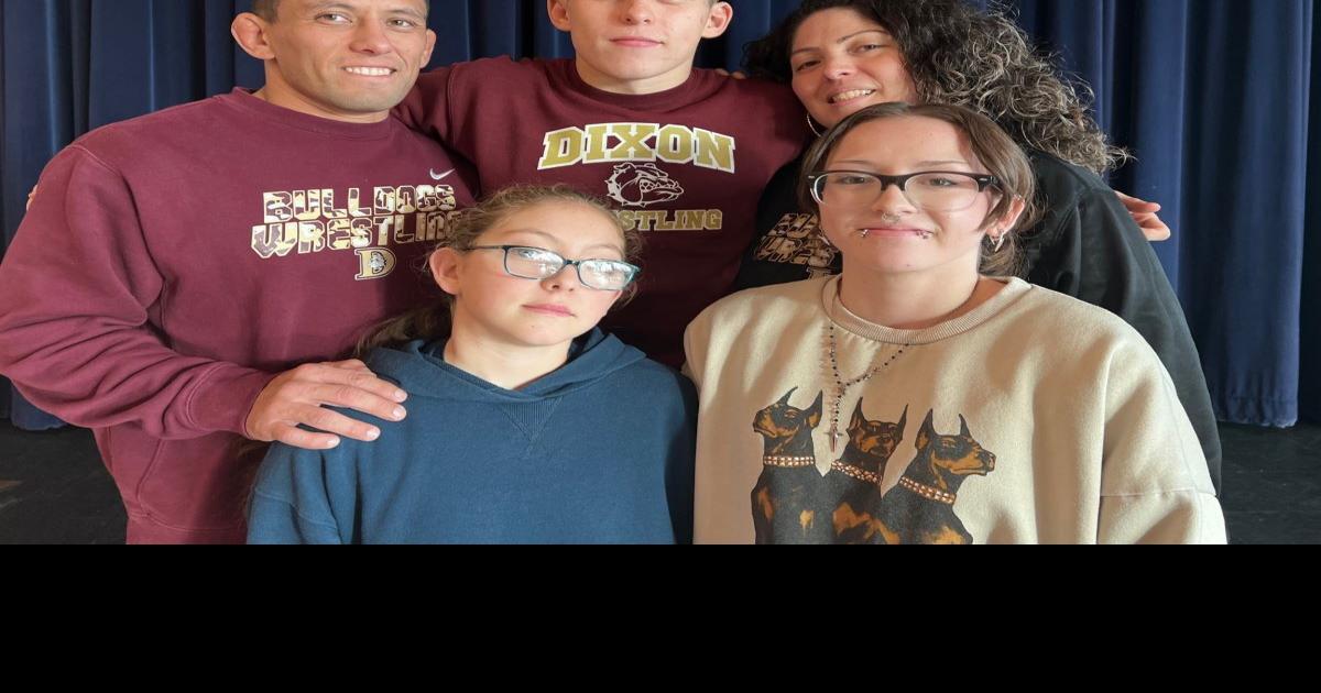 Dixon's Justin Root earns 100th wrestling win during Marine father's ...