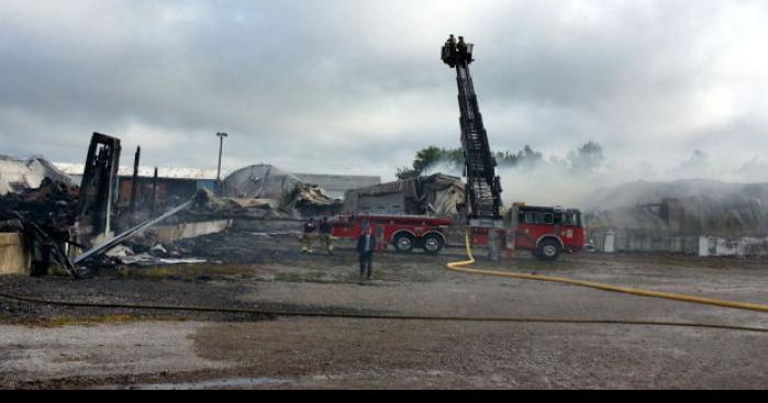 Fire destroys Mattoon businesses; DeWitt Avenue closed